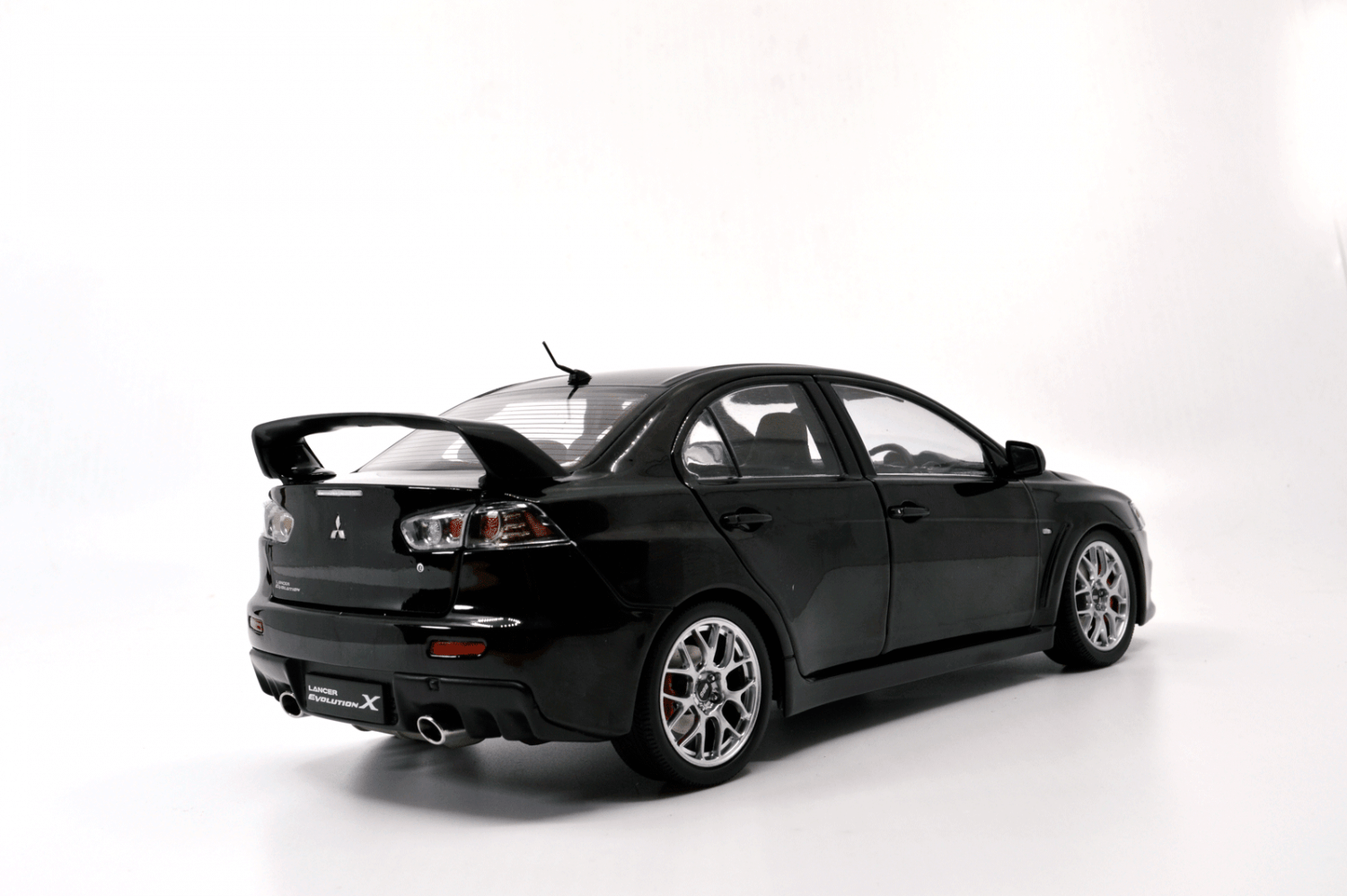 1:18 Scale Mitsubishi Lancer Evolution X - Paudi Model | High Quality ...