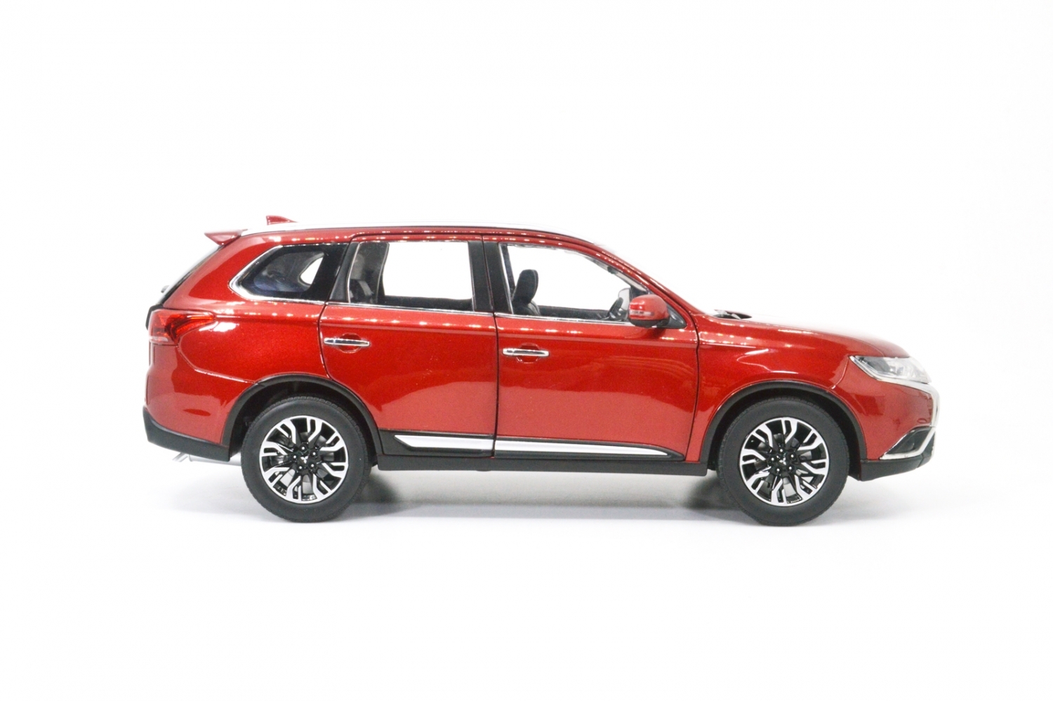 1:18 Mitsubishi Outlander 2019 Diecast Model Car - Paudi Model | High ...