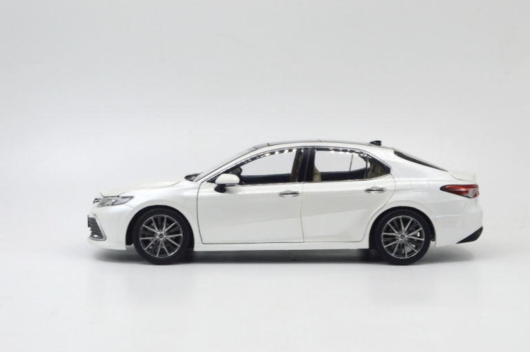 Toyota Camry 2021 1/18 Scale Diecast Model Car - Paudi Model | High ...
