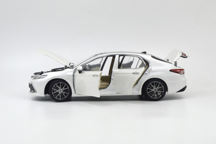 Toyota Camry 2021 1/18 Scale Diecast Model Car - Paudi Model | High ...